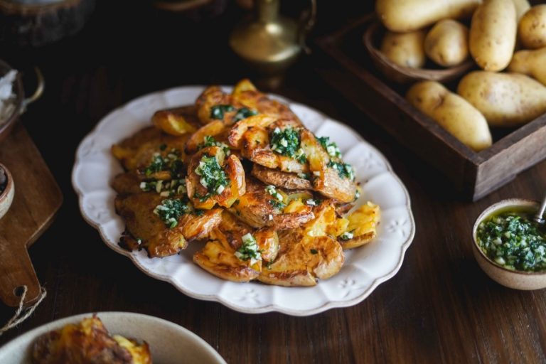 Batata a murro (com molho de alho & ervas) - Oksana Zagoruy